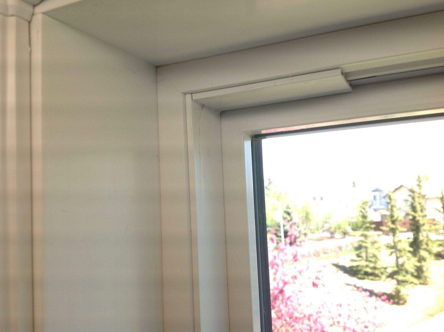 Service: Cracked Vinyl Windows